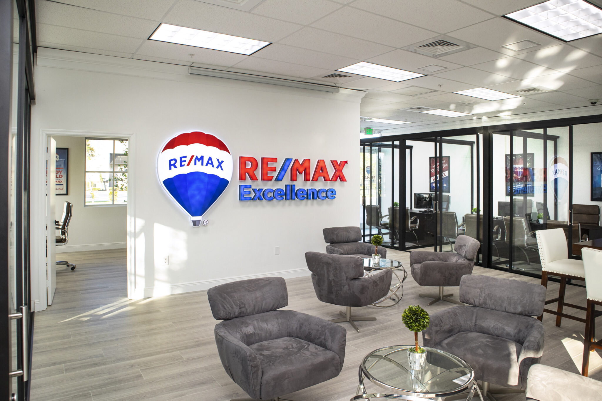 How To Design The Perfect Lobby Sign For Your Business - Stellar Signs ...